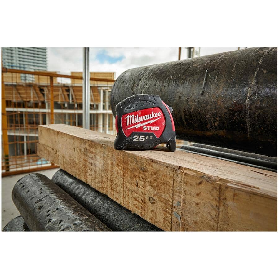 MILWAUKEE Stud 1-5/16" x 25' Tape Measure | Home Hardware