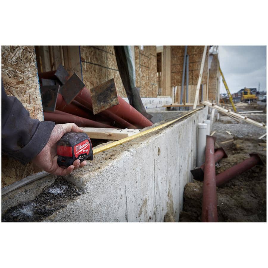 MILWAUKEE Stud 1-5/16" x 26' / 8 m Tape Measure | Home Hardware