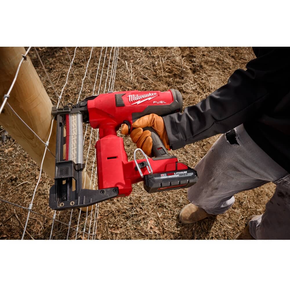 MILWAUKEE M18 Fuel 18V Utility Fencing Stapler | Home Hardware
