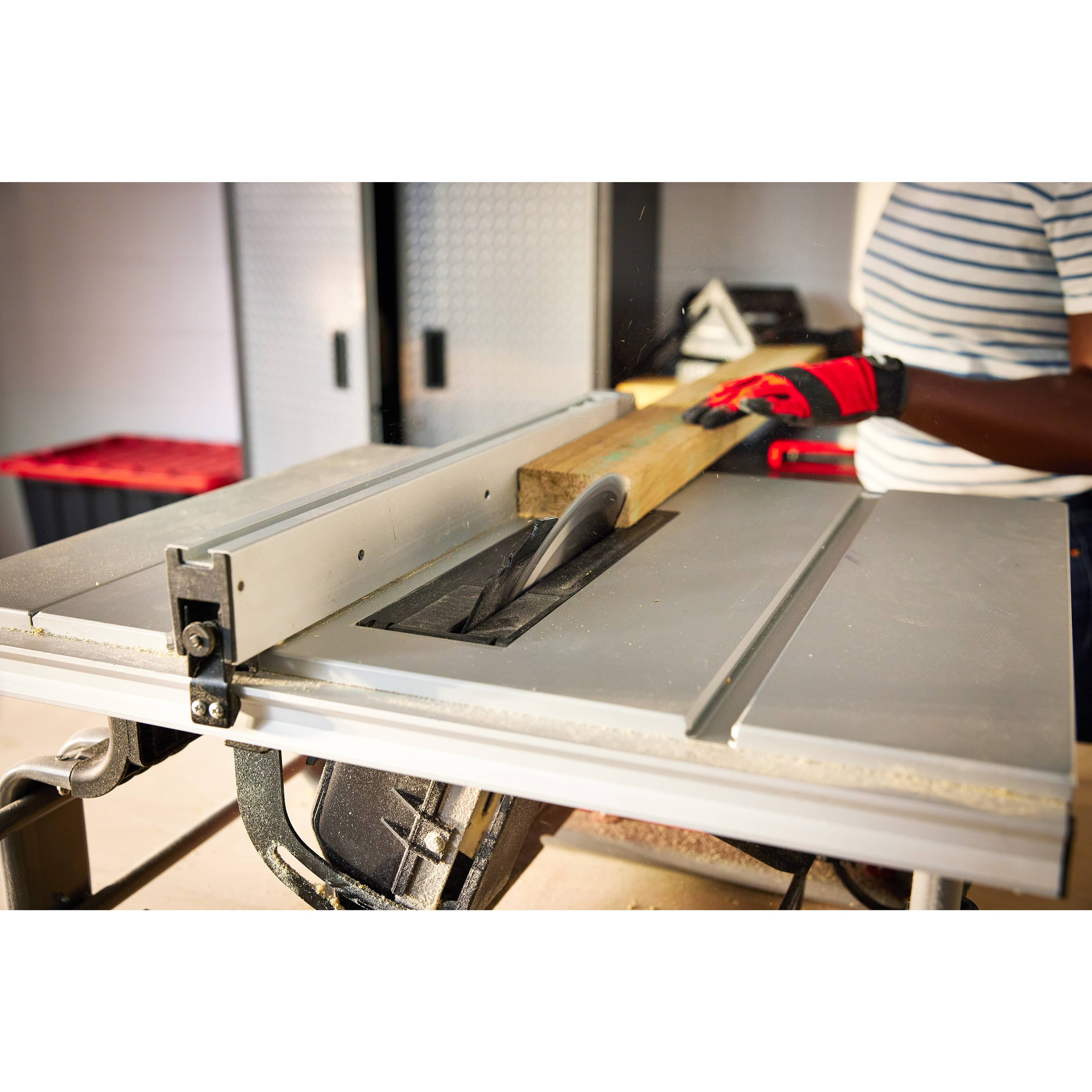 BENCHMARK 10" Compact Table Saw | Home Hardware