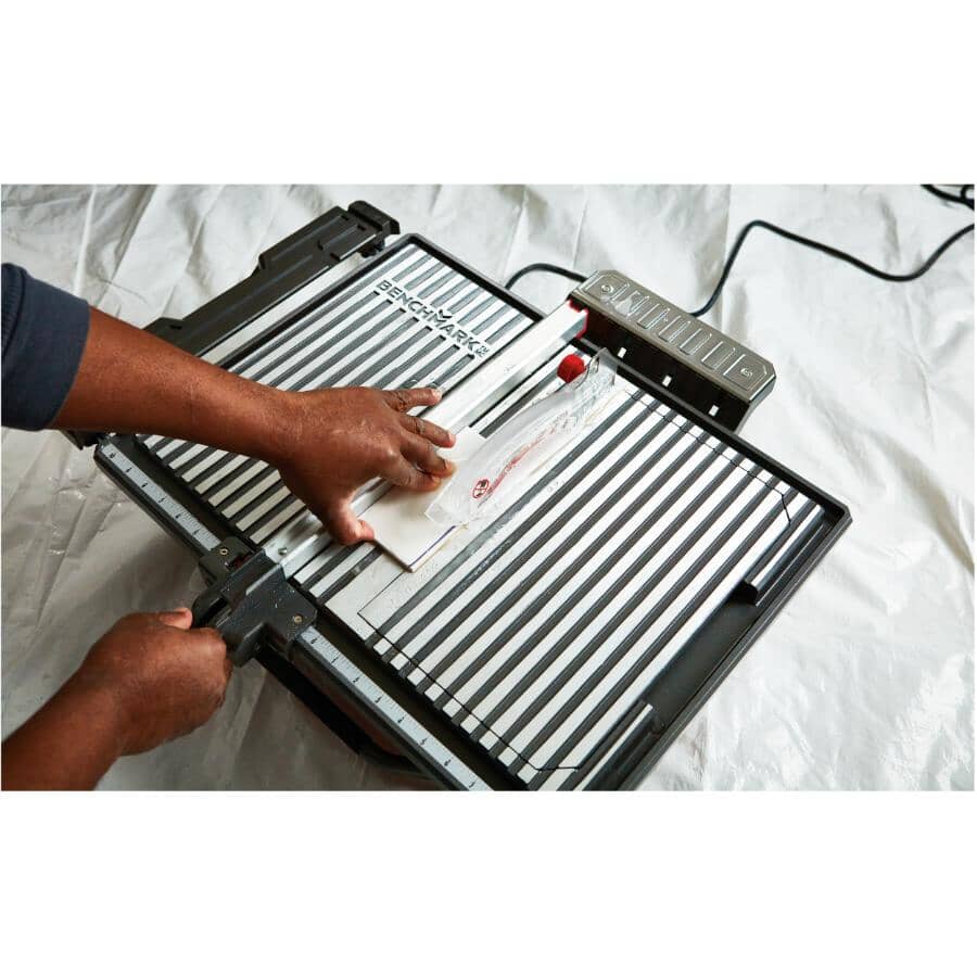 BENCHMARK 7" Tabletop Wet Tile Saw | Home Hardware