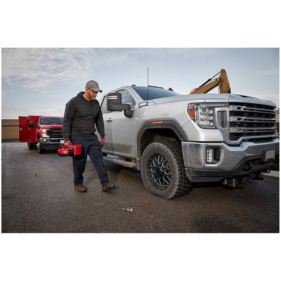 MILWAUKEE M18 Cordless Tire Inflator | Home Hardware