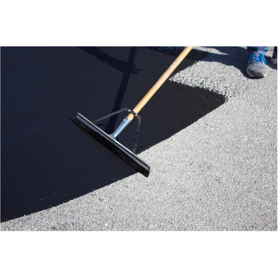 BLACK JACK Drive-Maxx 1000 Premium Asphalt Filler & Sealer | Home Hardware