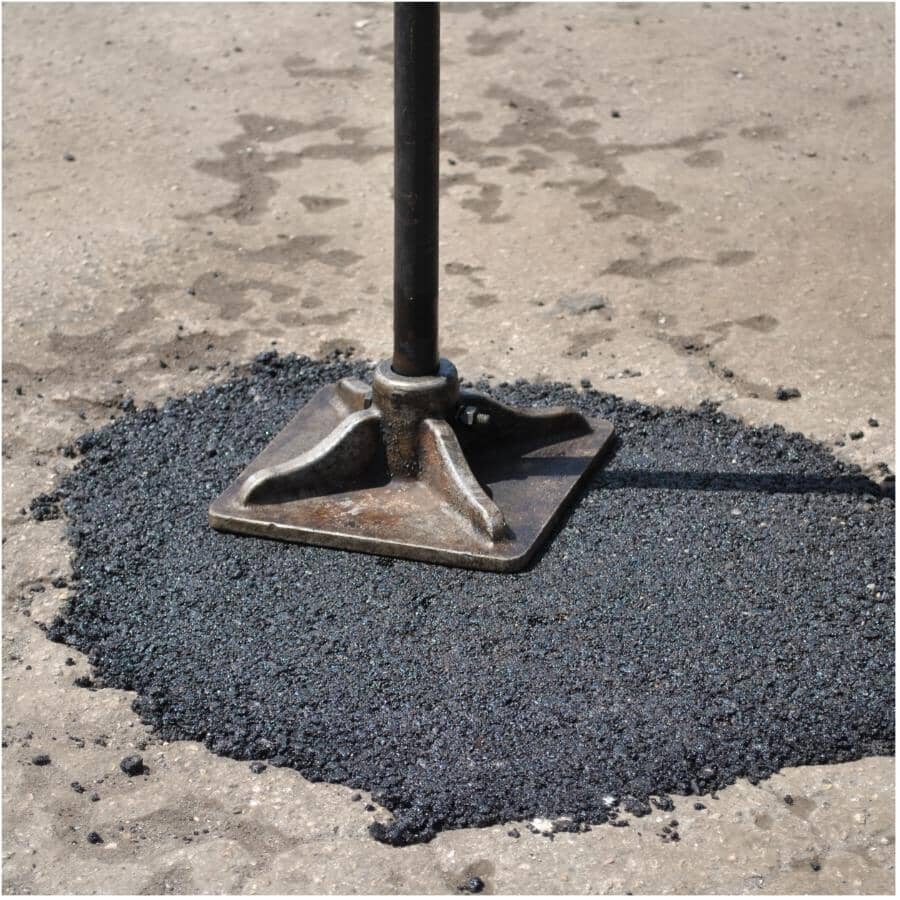 BLACK JACK Permanent Asphalt Pothole Patch | Home Hardware