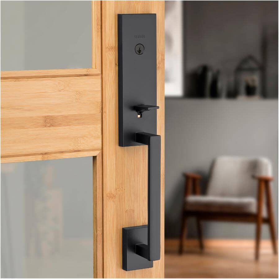 WEISER LOCK Vancouver / Halifax Entrance Gripset | Home Hardware