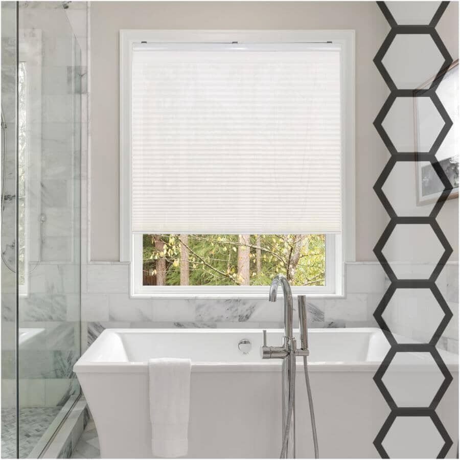 VERSAILLES 24" x 72" White Cordless Fabric Window Blind | Home Hardware