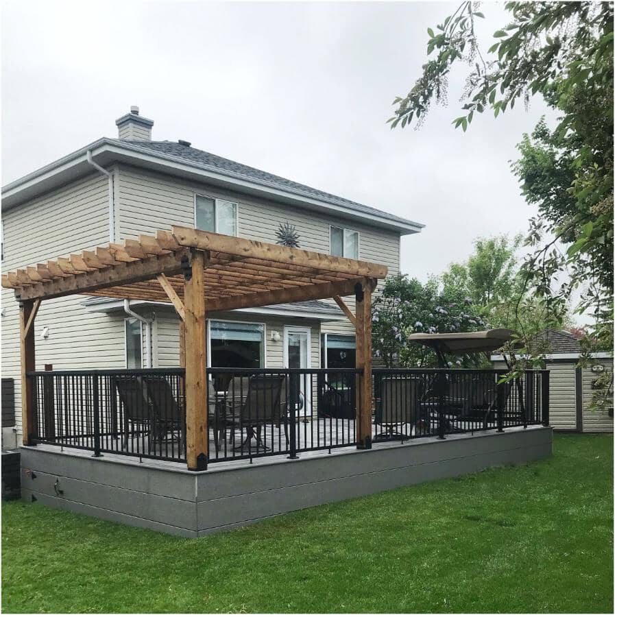 VISTA 5/8" Aluminum Picket Package for 4' Section | Home Hardware