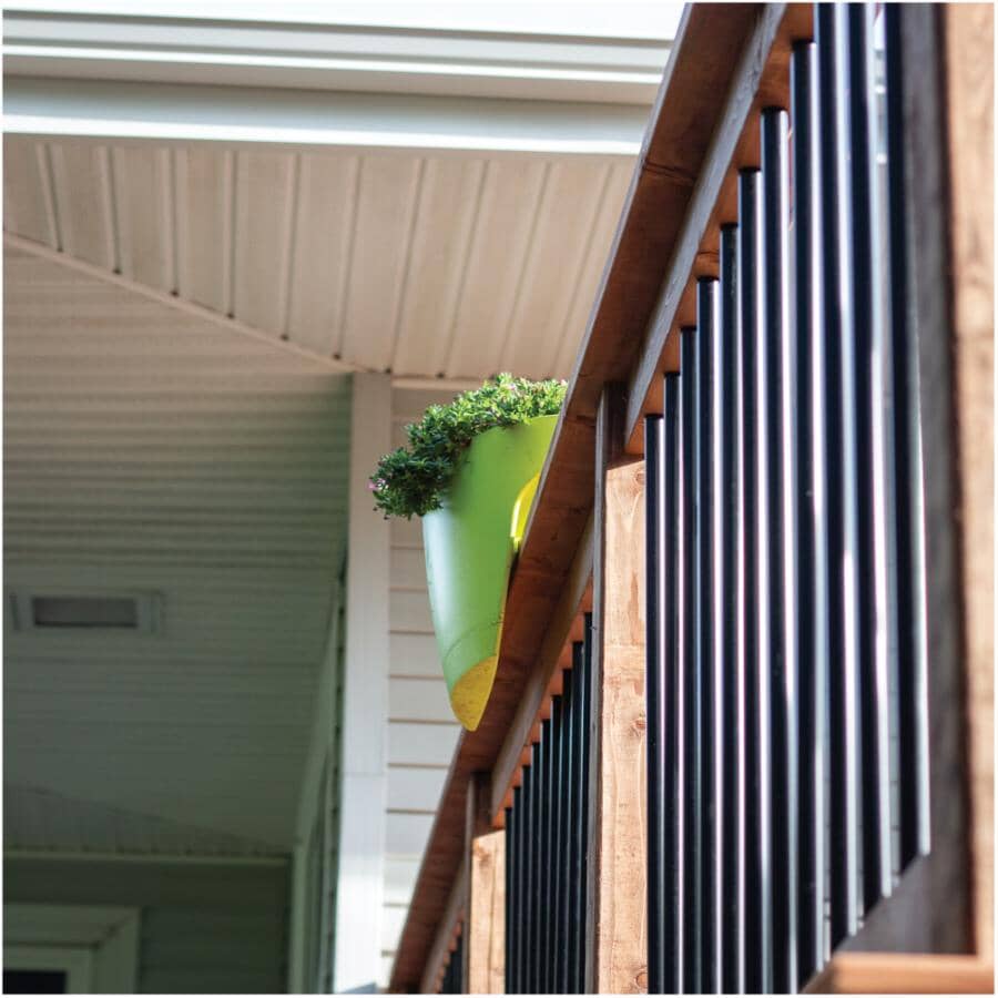 NUVO IRON 32" Round Black Steel Balusters with Connectors | Home Hardware