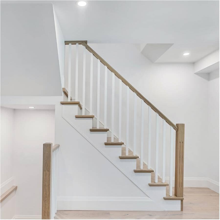 ALEXANDRIA MOULDING 1.1/4" x 1.1/4" x 40" Lacquer Primed Square ...