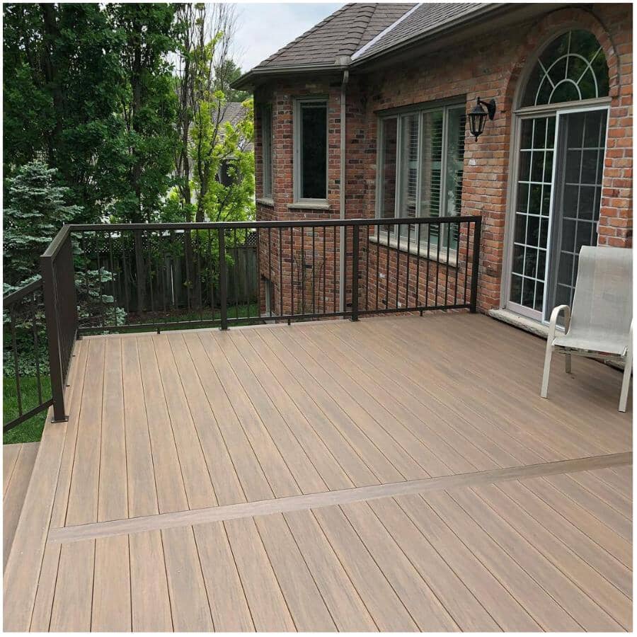 VISTA 42" 45 Degree Aluminum Railing Corner Post | Home Hardware