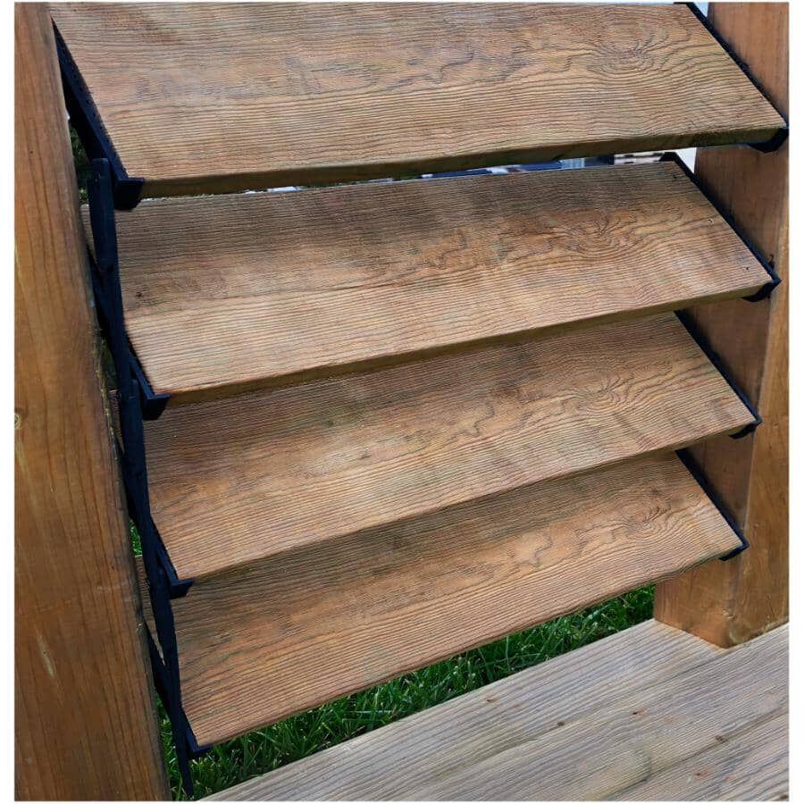 NUVO IRON 4' Black Louver Fence Kit | Home Hardware