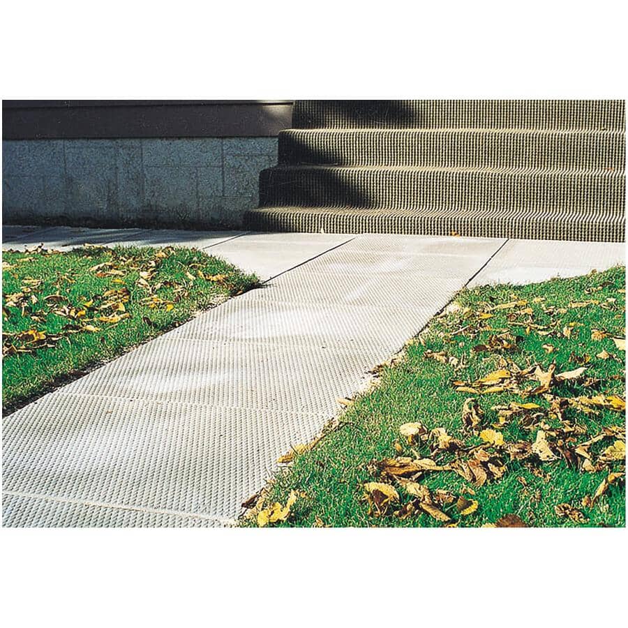 24" x 30" Natural Diamond Pattern Patio Stone | Home Hardware