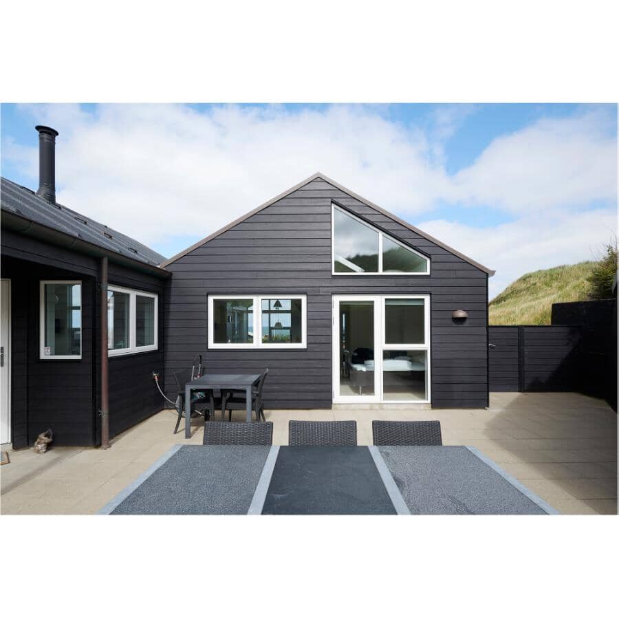 JAMES HARDIE 8-1/4" x 12' Midnight Black Cedarmill HZ5 Cement Siding ...