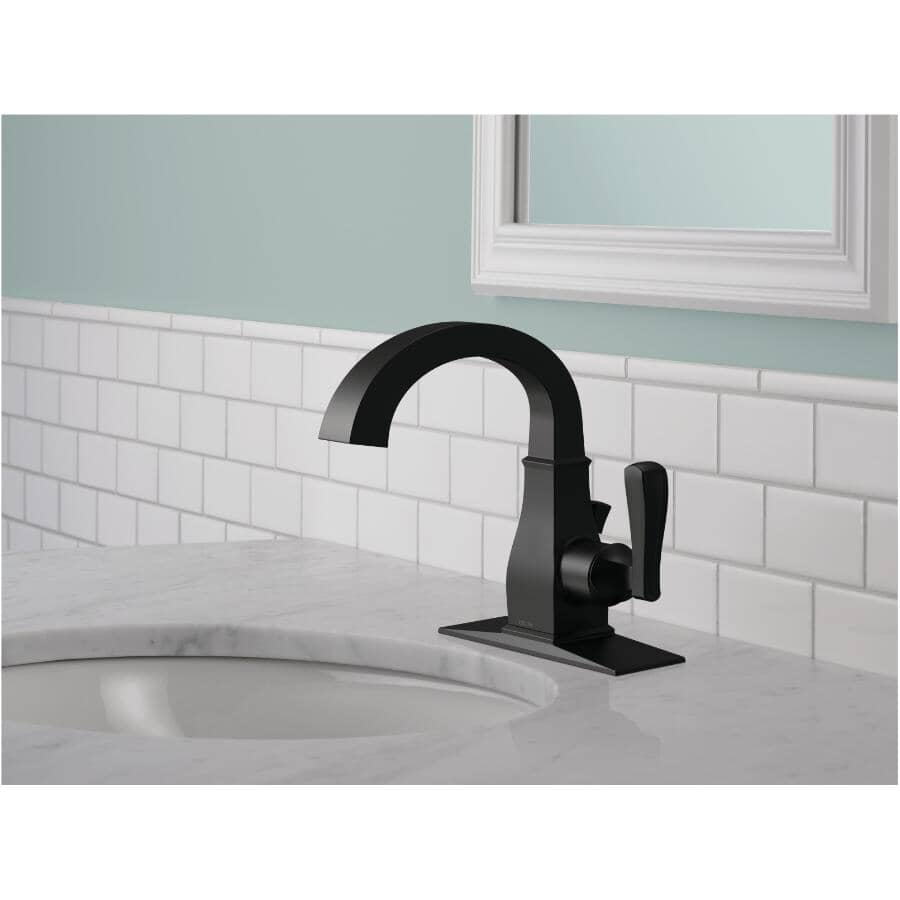 DELTA FAUCET Lakewood Single Handle Lavatory Faucet | Home Hardware