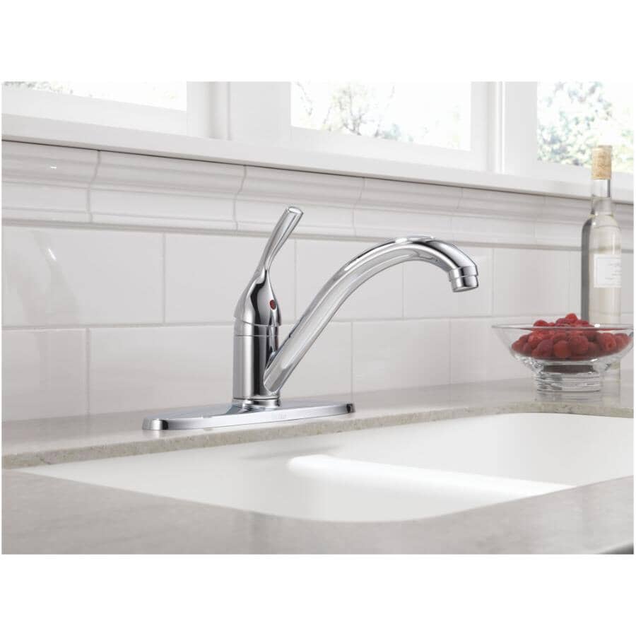 DELTA FAUCET Classic Single Handle Kitchen Faucet | Home Hardware