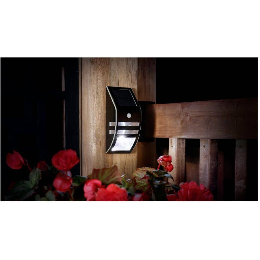 MOONRAYS Solar Plastic Security Light with Motion Sensor | Home Hardware