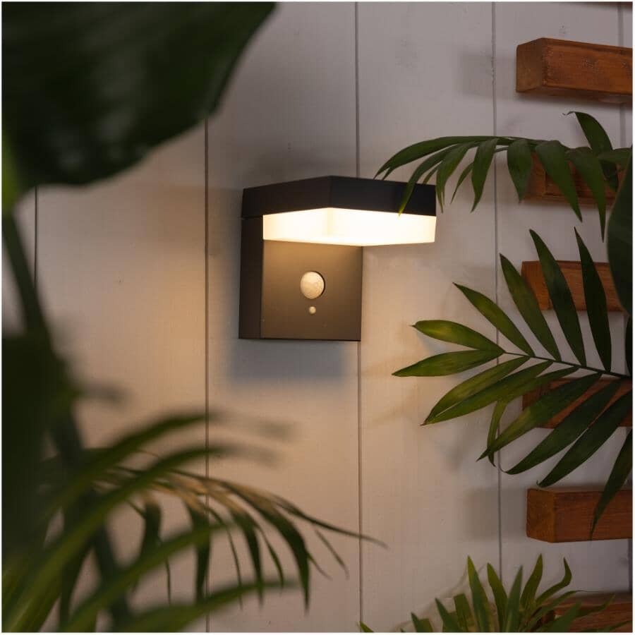 INSTYLE Solar Wall Light | Home Hardware