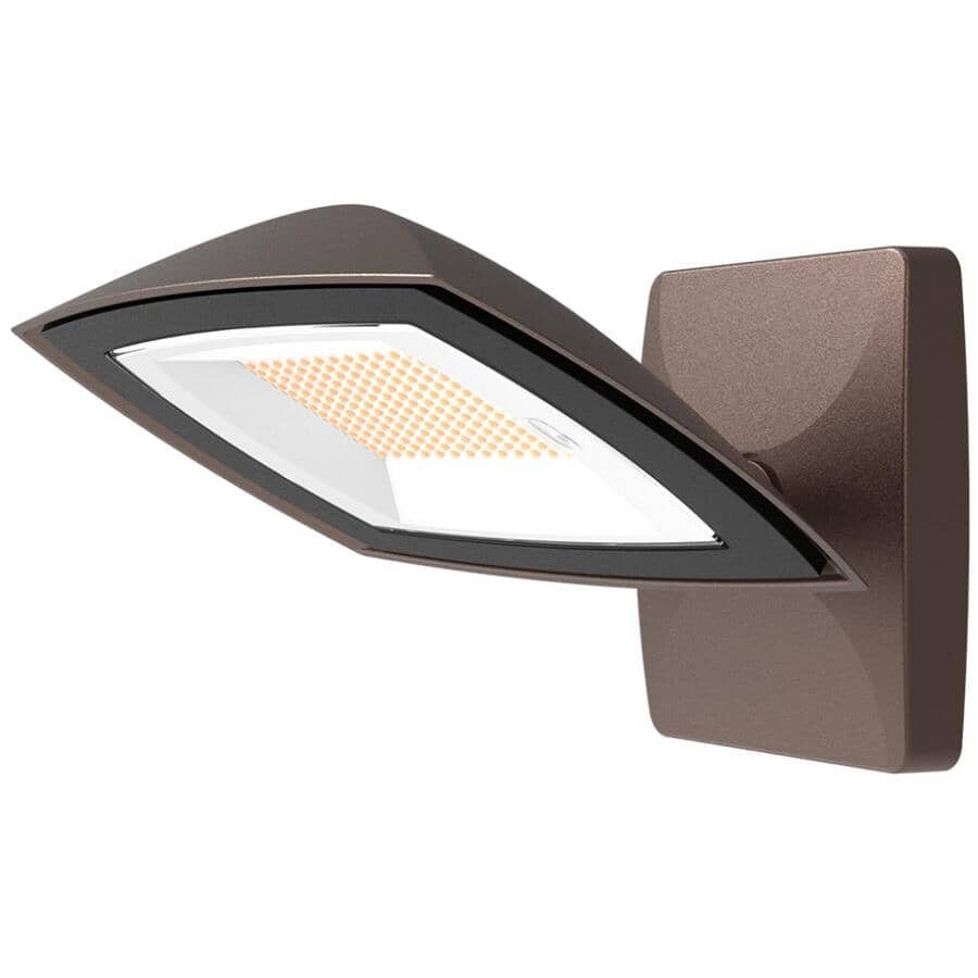 HALO LED Dusk to Dawn Outdoor Flood Light | Home Hardware