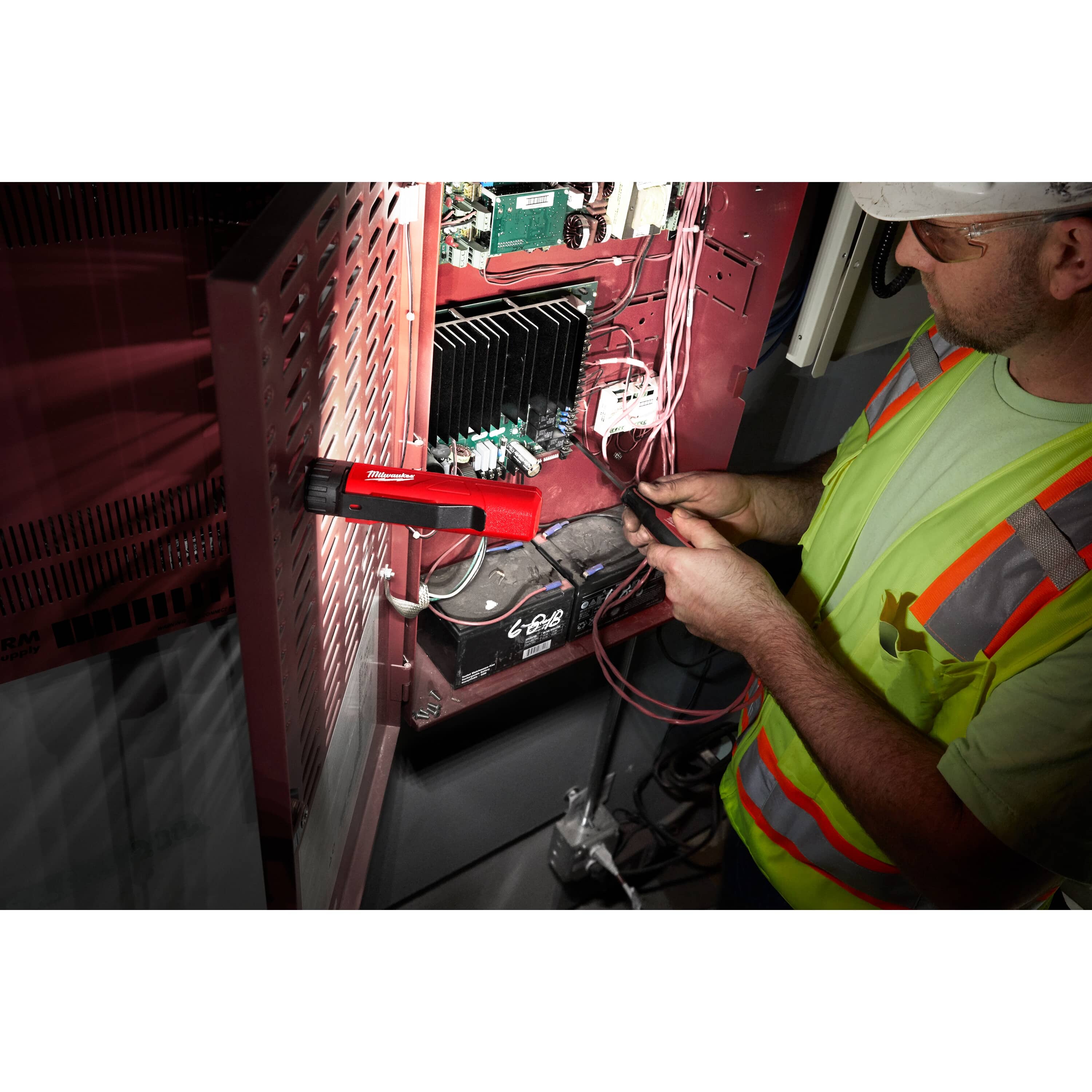 MILWAUKEE Rover LED Magnetic Flood Light | Home Hardware