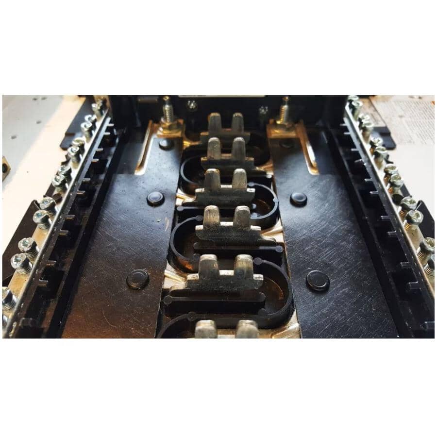 HOMELINE 200 Amp 30/60 Circuit Arc Fault Plug | Home Hardware