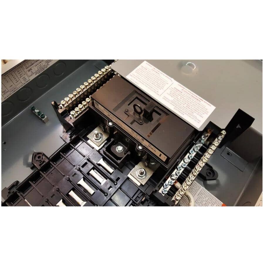 SQUARE D 200 Amp Loadcentre with Panel & Breaker | Home Hardware