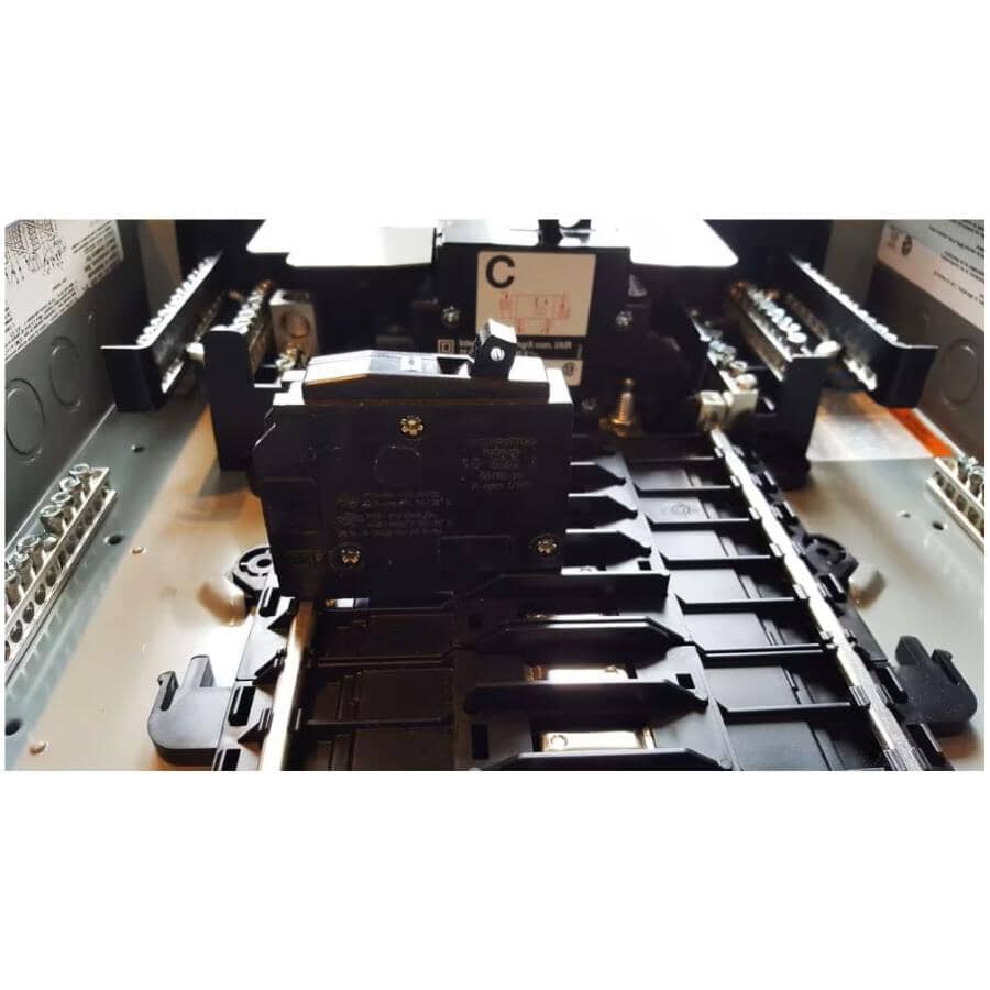 SQUARE D 30 Amp Single Pole Circuit Breaker | Home Hardware