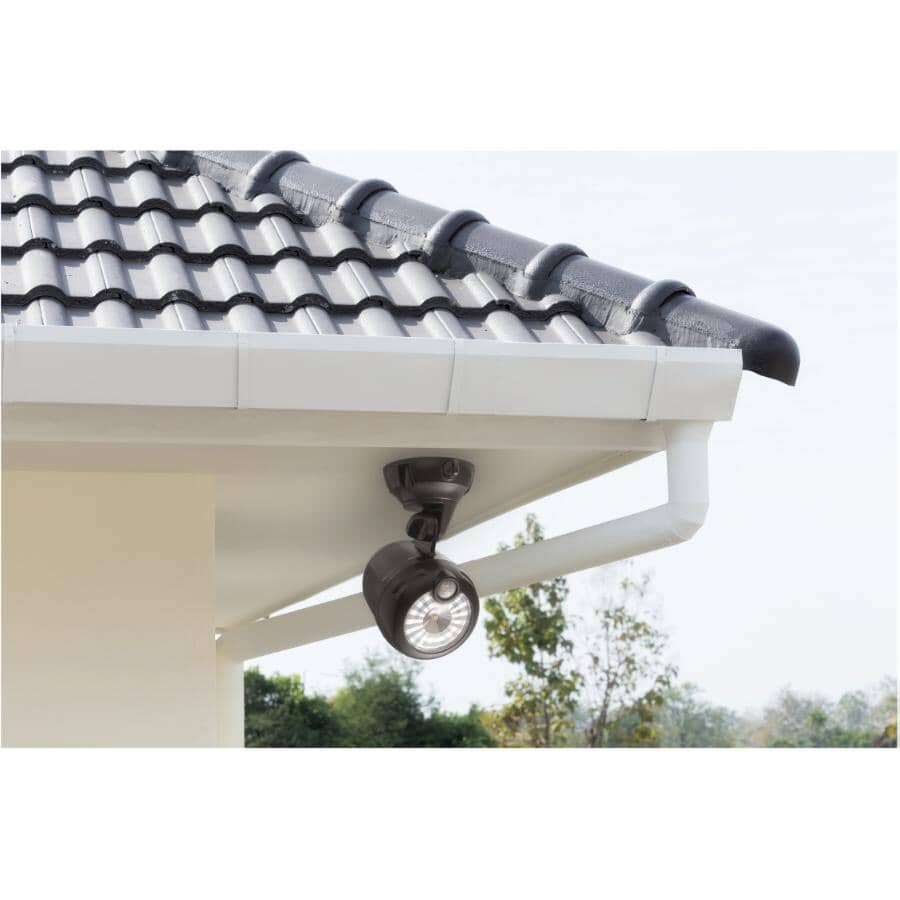MR BEAMS Battery Operated Motion Sensor LED Spotlight | Home Hardware
