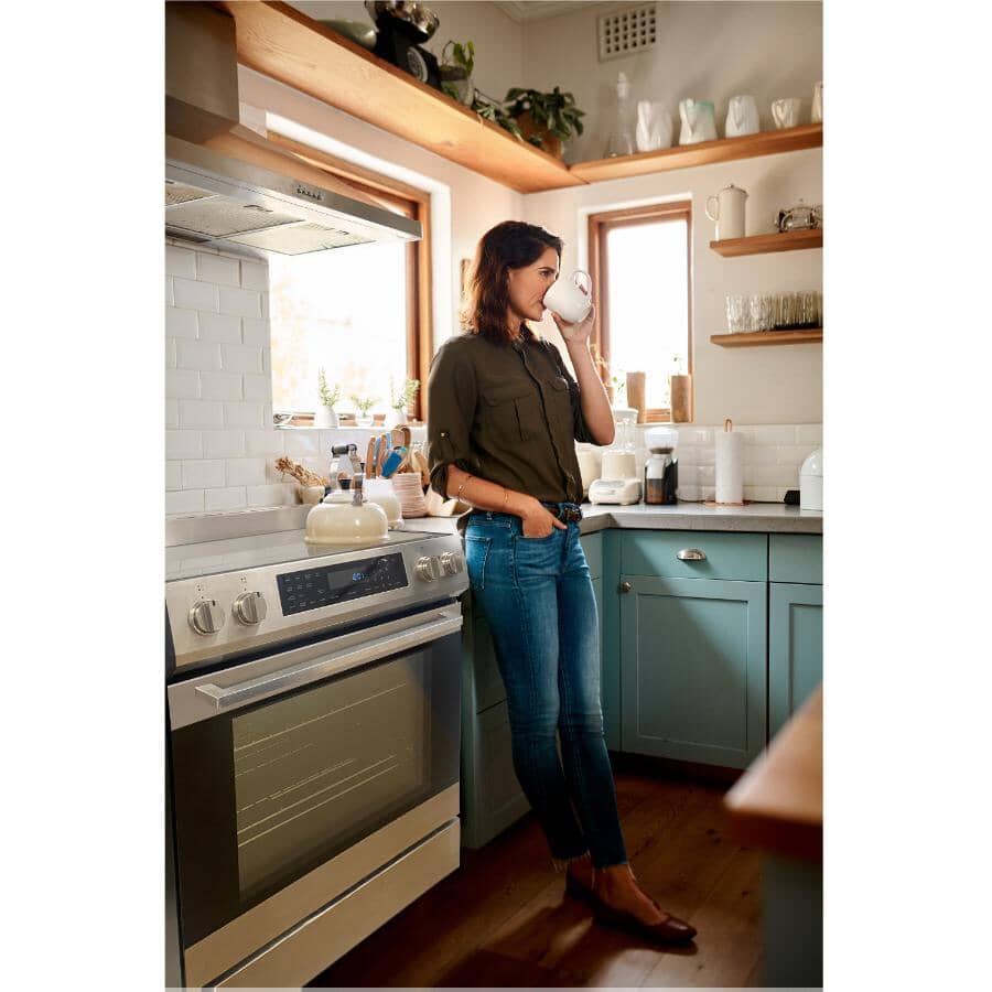 MARATHON 30" 5.3 cu. ft. Freestanding Smooth Top Electric Range ...