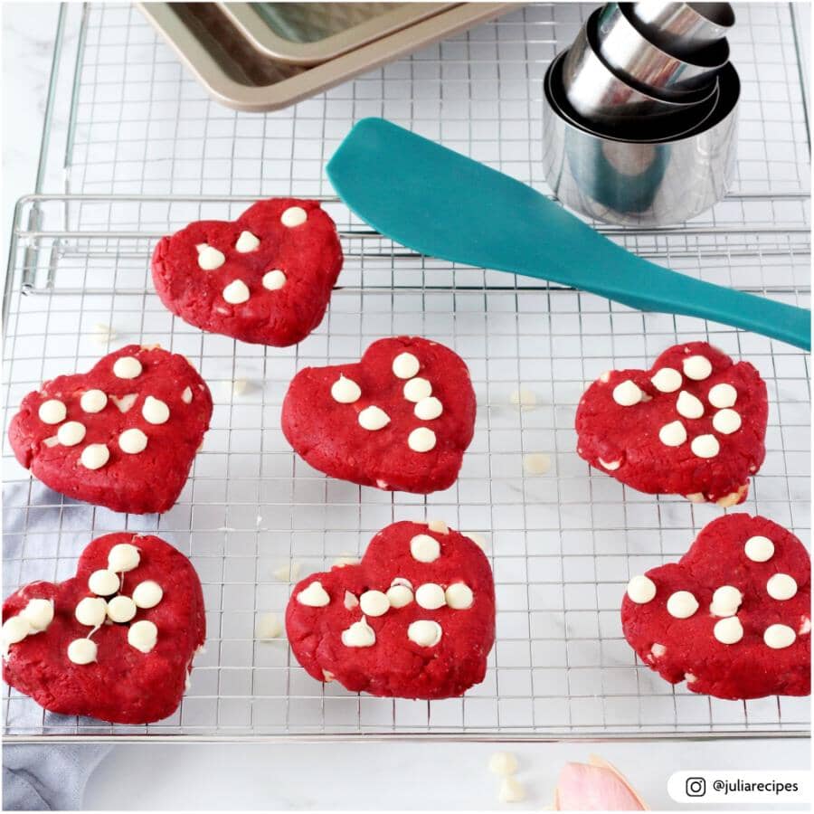 MOSAIC Expandable Baking Cooling Rack | Home Hardware