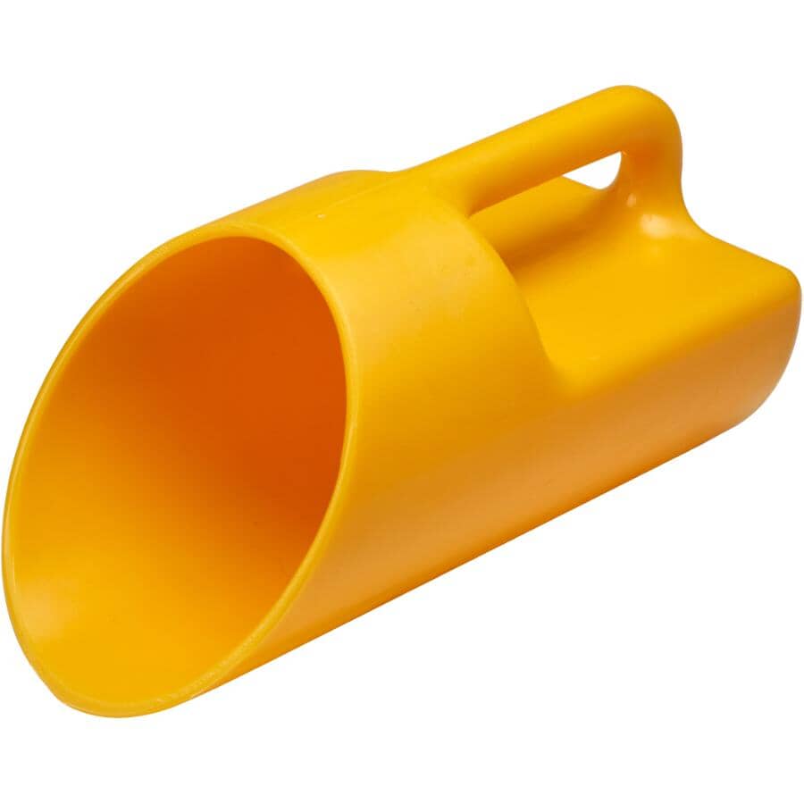 ADVANTAGE Heavy Duty Plastic Scoop | Home Hardware
