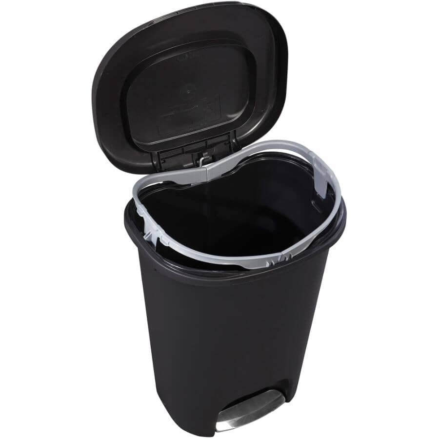 RUBBERMAID Step-On Garbage Can | Home Hardware