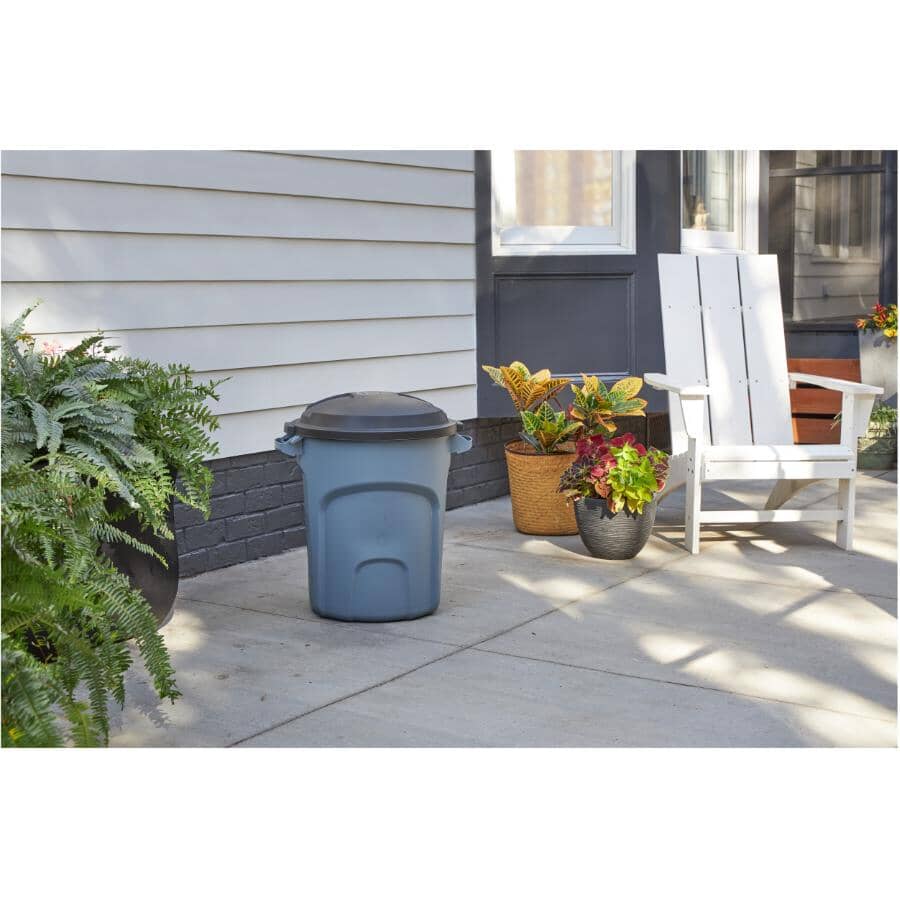 RUBBERMAID Roughneck Vented Garbage Can | Home Hardware