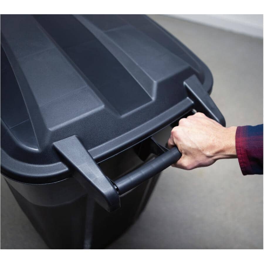 UNITED SOLUTIONS Rough & Ready Wheeled Garbage Can with Lid | Home Hardware