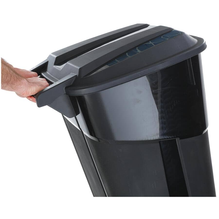 UNITED SOLUTIONS Rough & Ready Wheeled Garbage Can with Lid | Home Hardware