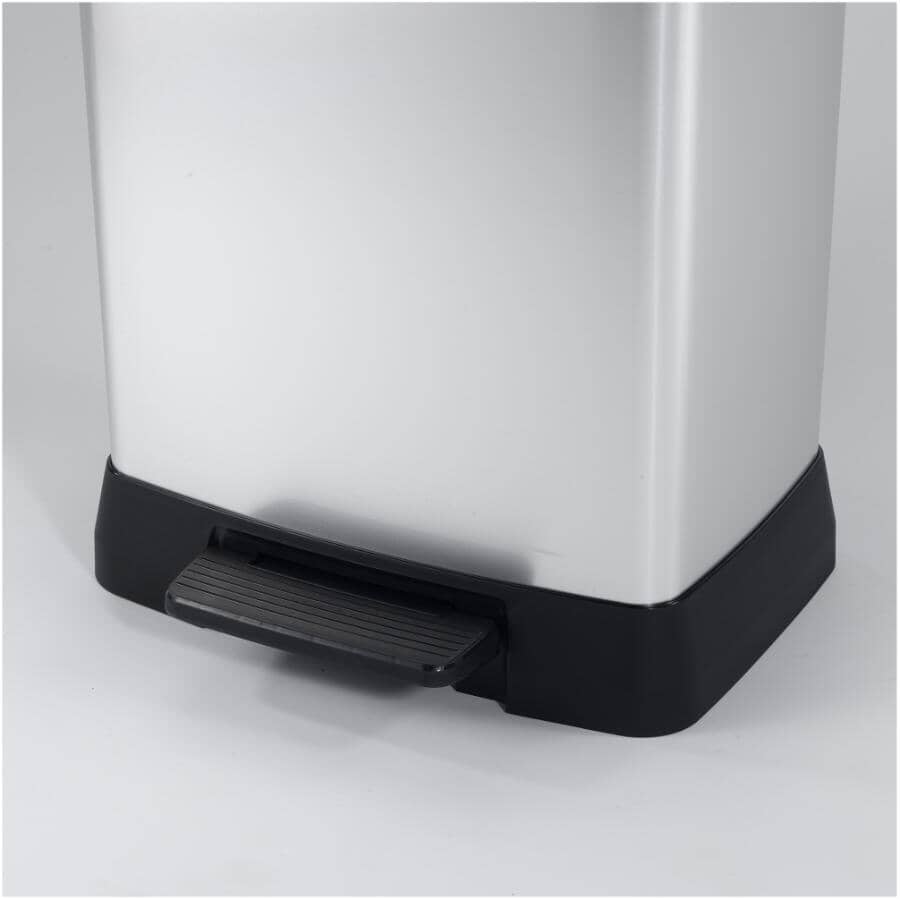 CURVER Deco Stainless Steel Step-On Garbage Can | Home Hardware