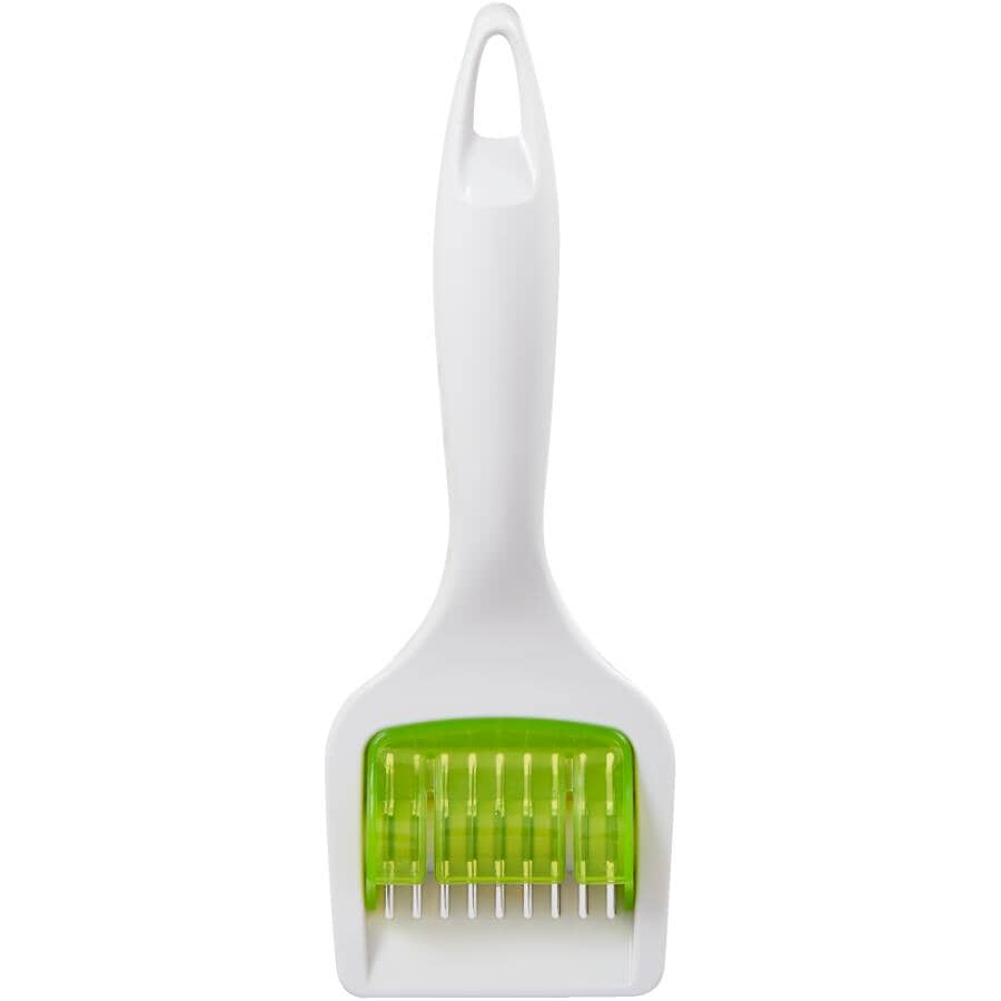 MOSAIC Rolling Herb Cutter | Home Hardware