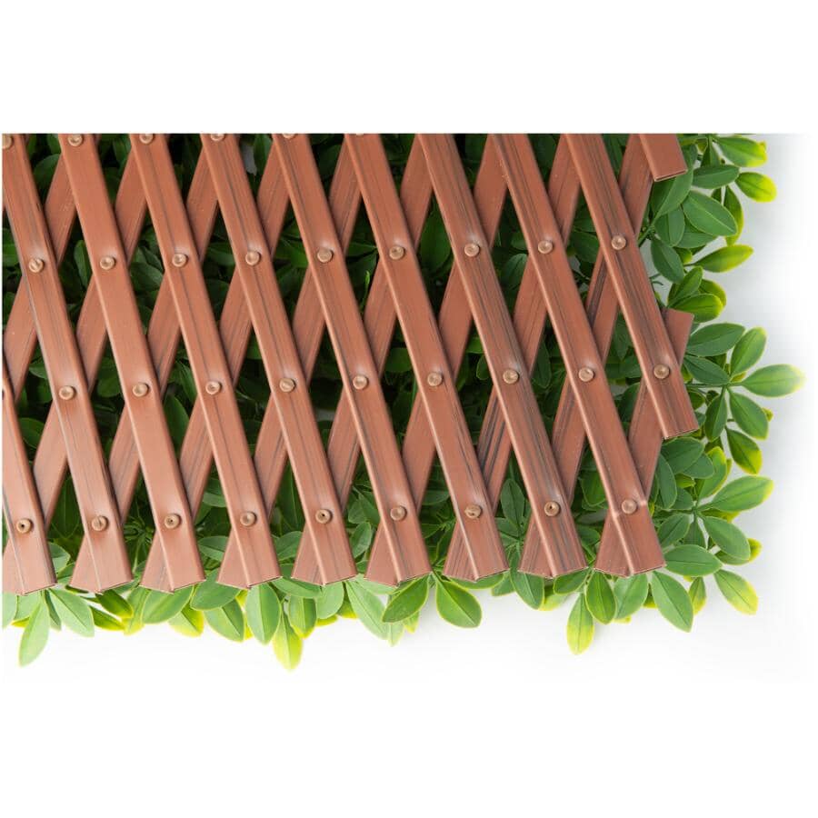 NATURAE DECOR Expandable PVC Trellis with Schefflera Leaf | Home Hardware