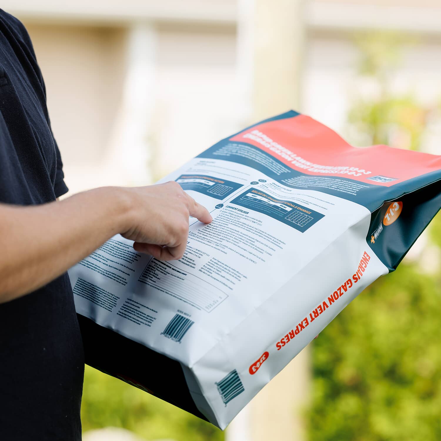 C-I-L 33-0-3 Iron+ Lawn Fertilizer | Home Hardware