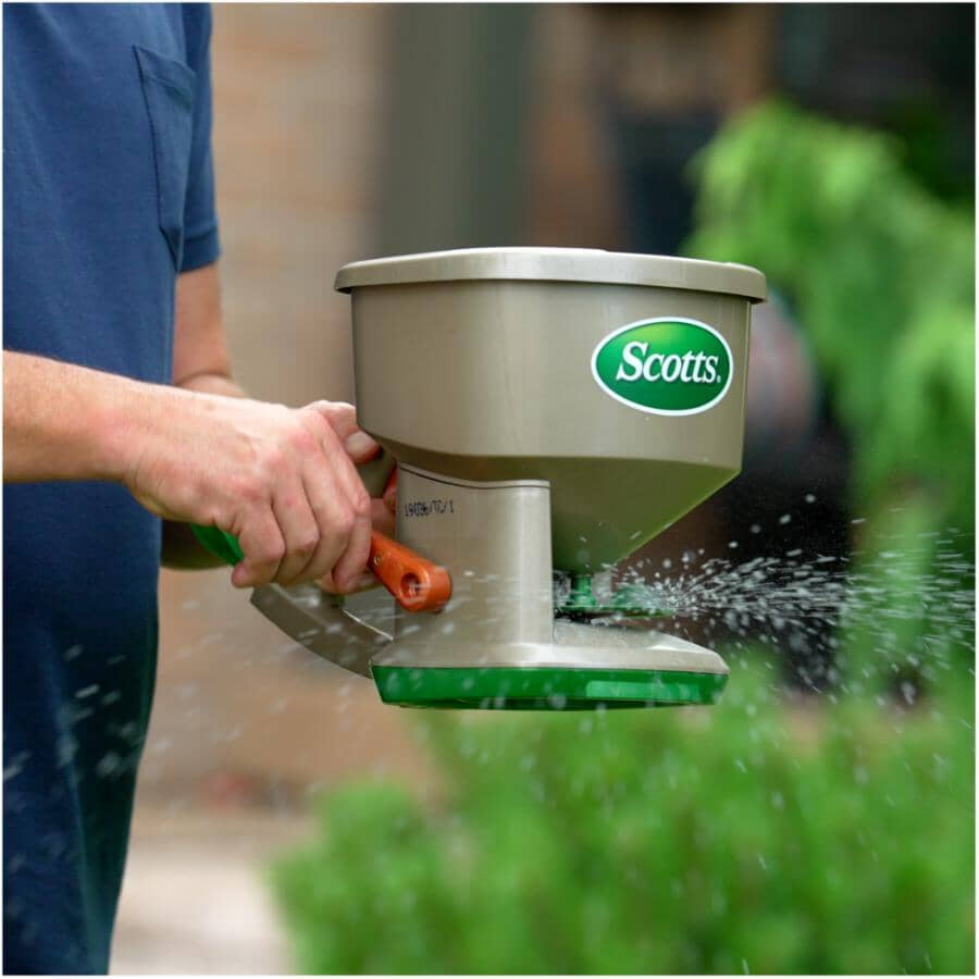 SCOTTS Turf Builder Small Lawns Fall Lawn Food | Home Hardware