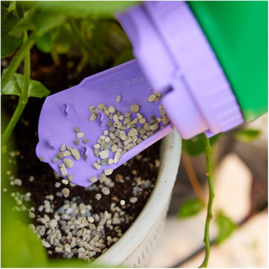 MIRACLE-GRO Shake N Feed Ultra Bloom Plant Food | Home Hardware