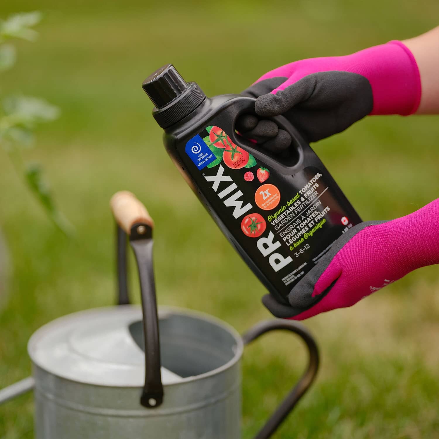 PRO-MIX Liquid Tomato/Vegetable/Fruit Fertilizer | Home Hardware