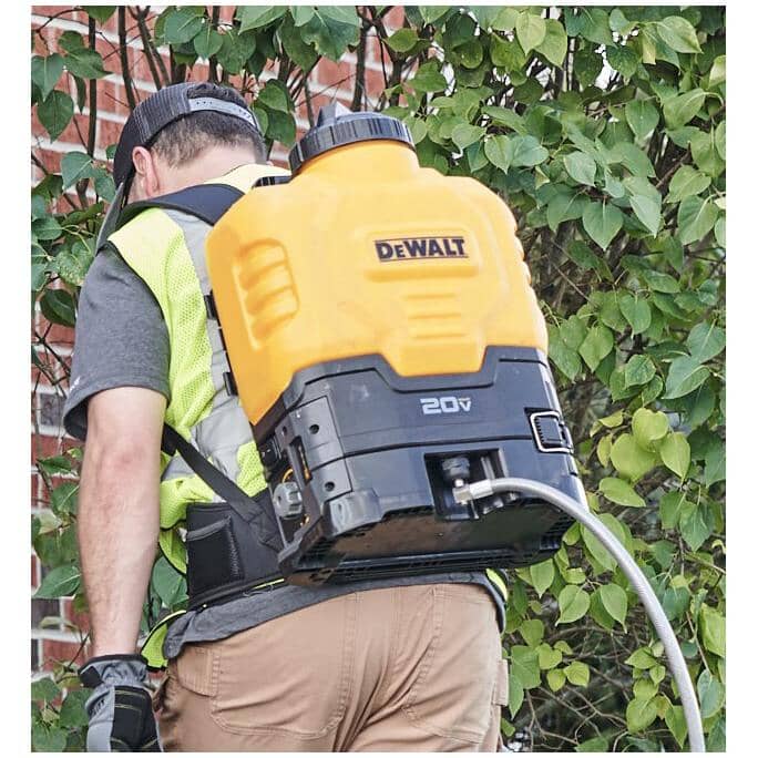 DEWALT Lithium-Ion Battery Backpack Sprayer | Home Hardware