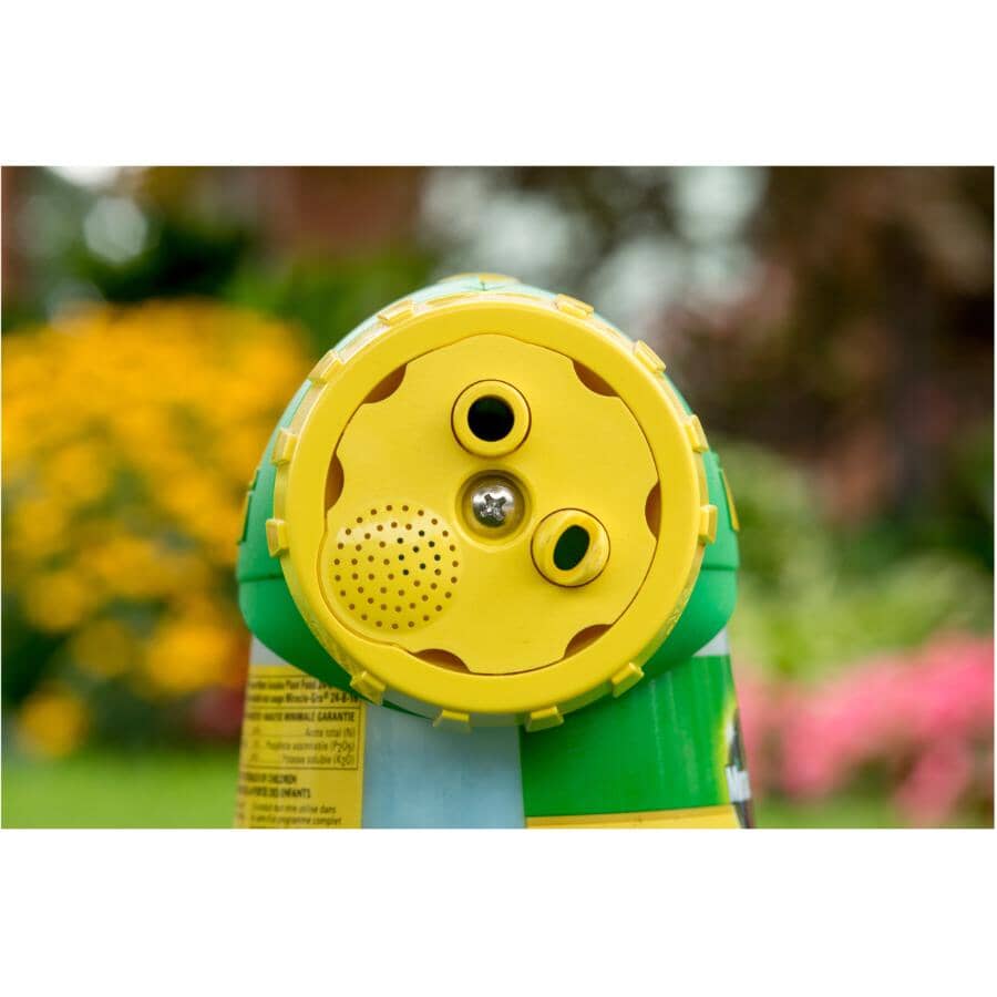 MIRACLE-GRO Garden Feeder Hose End Sprayer, with All Purpose Plant Food ...