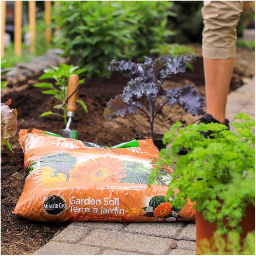 MIRACLE-GRO Flower & Vegetable All Purpose Garden Soil | Home Hardware