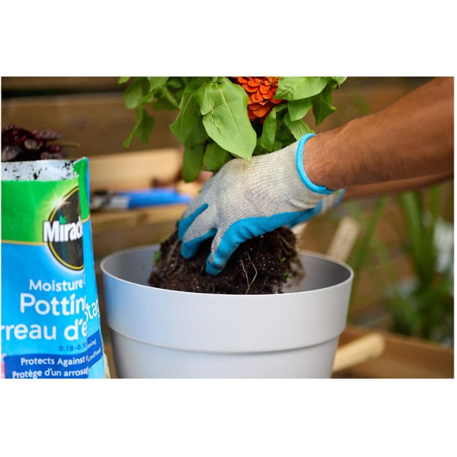 MIRACLE-GRO Moisture Control Potting Soil | Home Hardware