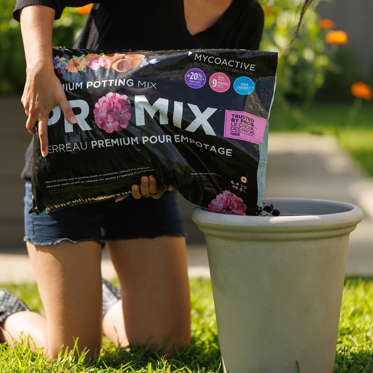 PRO-MIX Premium Potting Soil Mix - 28.3 L | Home Hardware