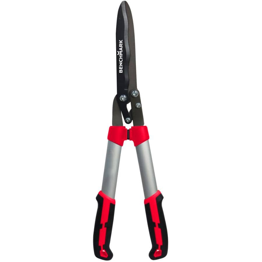 BENCHMARK Wavy Blade Hedge Shears | Home Hardware