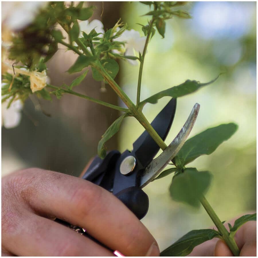 FISKARS Compact Bypass Pruner, with 1/2" Cutting Capacity | Home Hardware