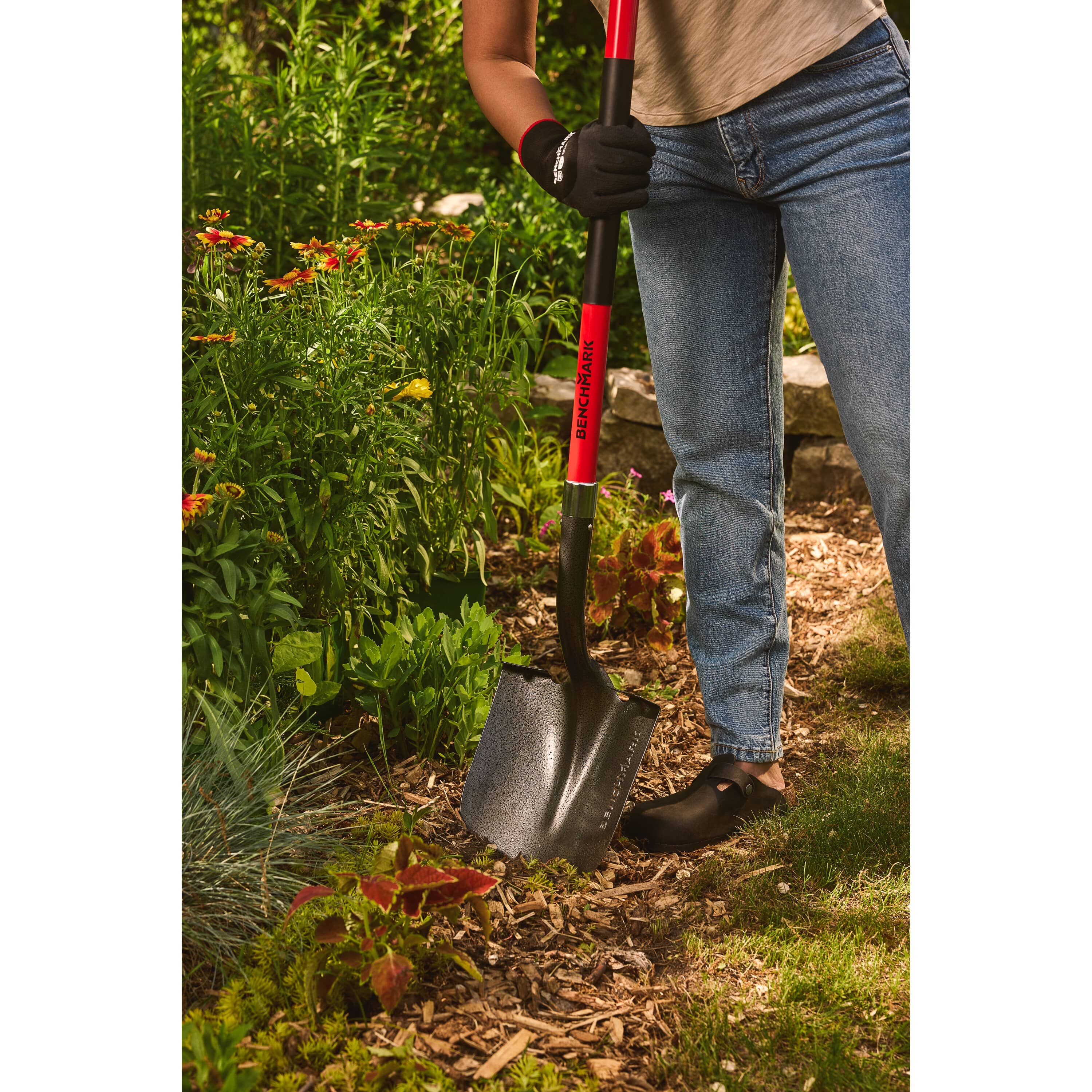 BENCHMARK 60" Round Point Shovel | Home Hardware