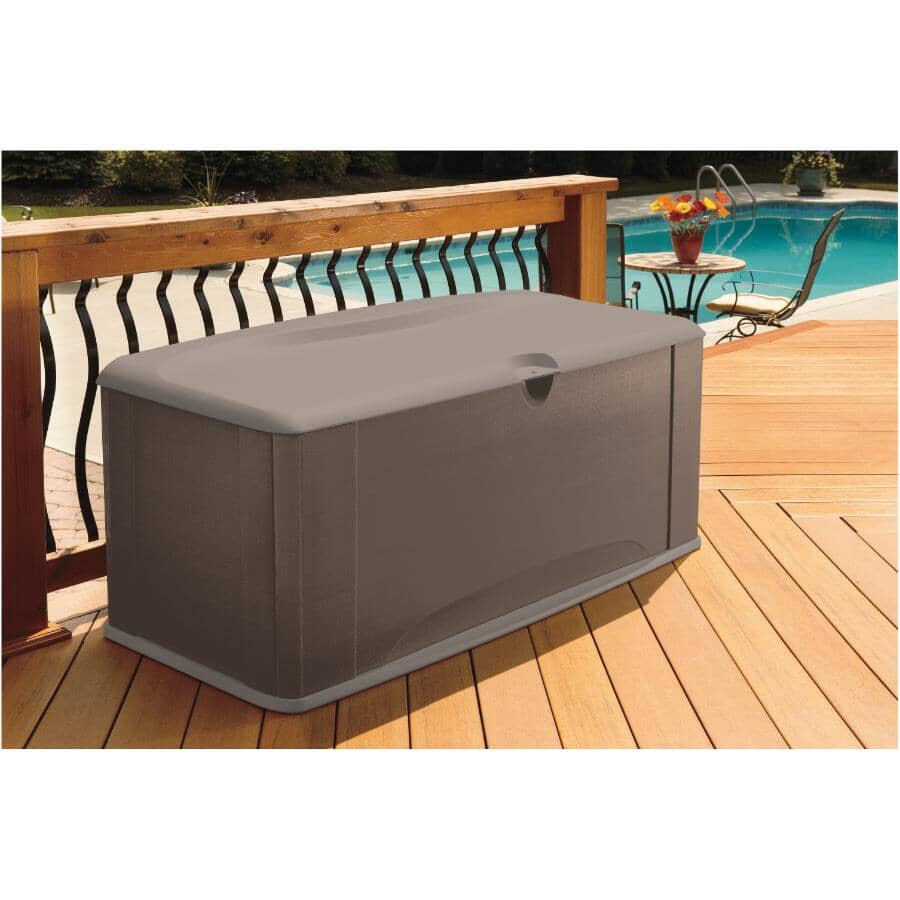 RUBBERMAID Outdoor Storage Deck Box | Home Hardware